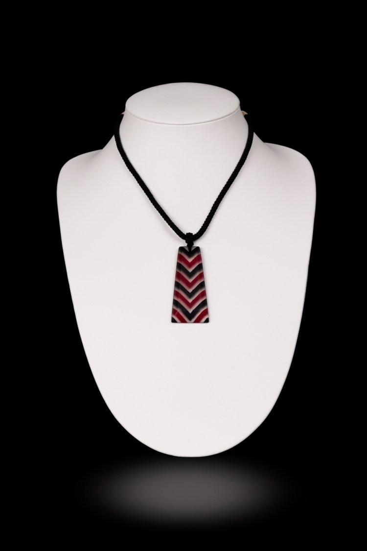 Black and red diagonal - Toi Māori Aotearoa - Māori Arts News Zealand