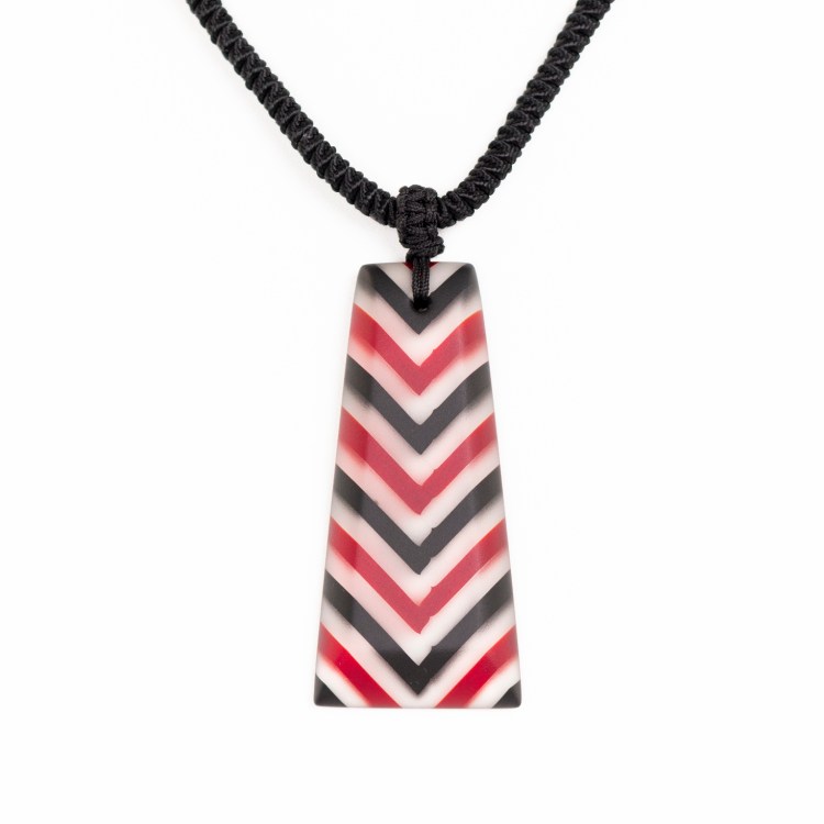 Black and red diagonal - Toi Māori Aotearoa - Māori Arts News Zealand